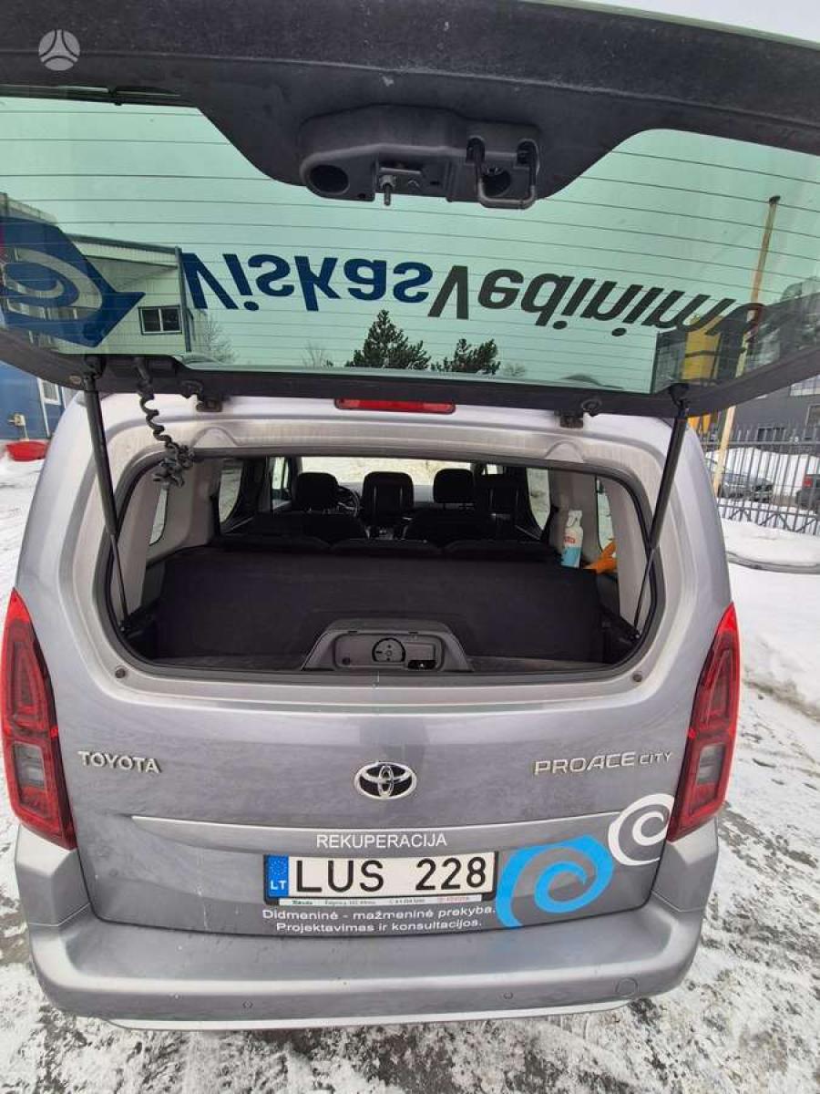 Grey Toyota Proace City Verso 2021 in Vilnius, with an engine capacity of 1.20 L and mileage of 93 thousand km for 16900 €, photo 9 on AUTOMOTO.COM.LV