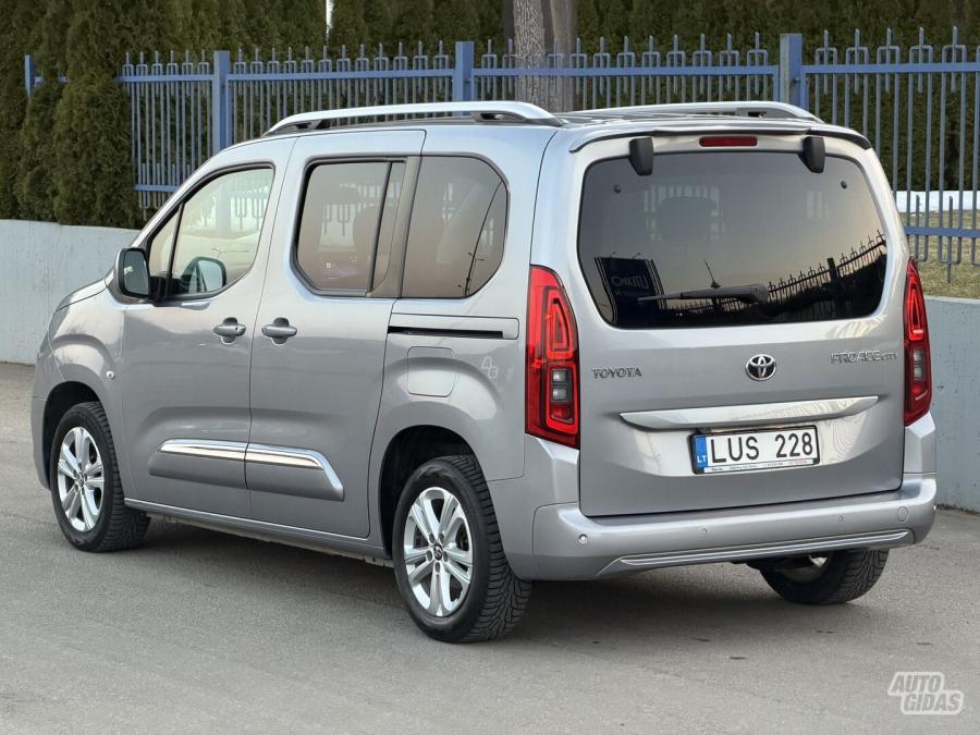 Pelēks Toyota Proace City Verso 2021 Viļņa, ar dzinēja tilpumu 1.20 L un nobraukumu 95 tūkst. km par 16500 €, foto 3 vietnē AUTOMOTO.COM.LV