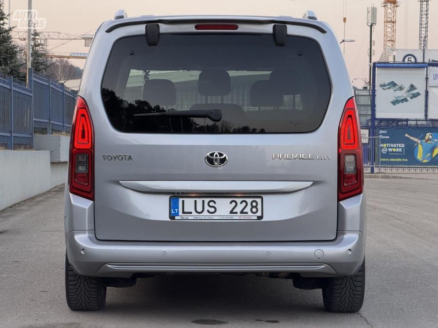 Pelēks Toyota Proace City Verso 2021 Viļņa, ar dzinēja tilpumu 1.20 L un nobraukumu 95 tūkst. km par 16500 €, foto 4 vietnē AUTOMOTO.COM.LV