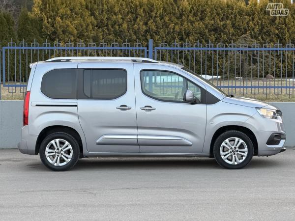 Pelēks Toyota Proace City Verso 2021 Viļņa, ar dzinēja tilpumu 1.20 L un nobraukumu 95 tūkst. km par 16500 €, foto 7 vietnē AUTOMOTO.COM.LV