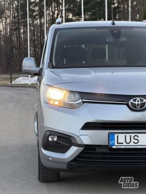 Pelēks Toyota Proace City Verso 2021 Viļņa, ar dzinēja tilpumu 1.20 L un nobraukumu 95 tūkst. km par 16500 €, foto 9 vietnē AUTOMOTO.COM.LV