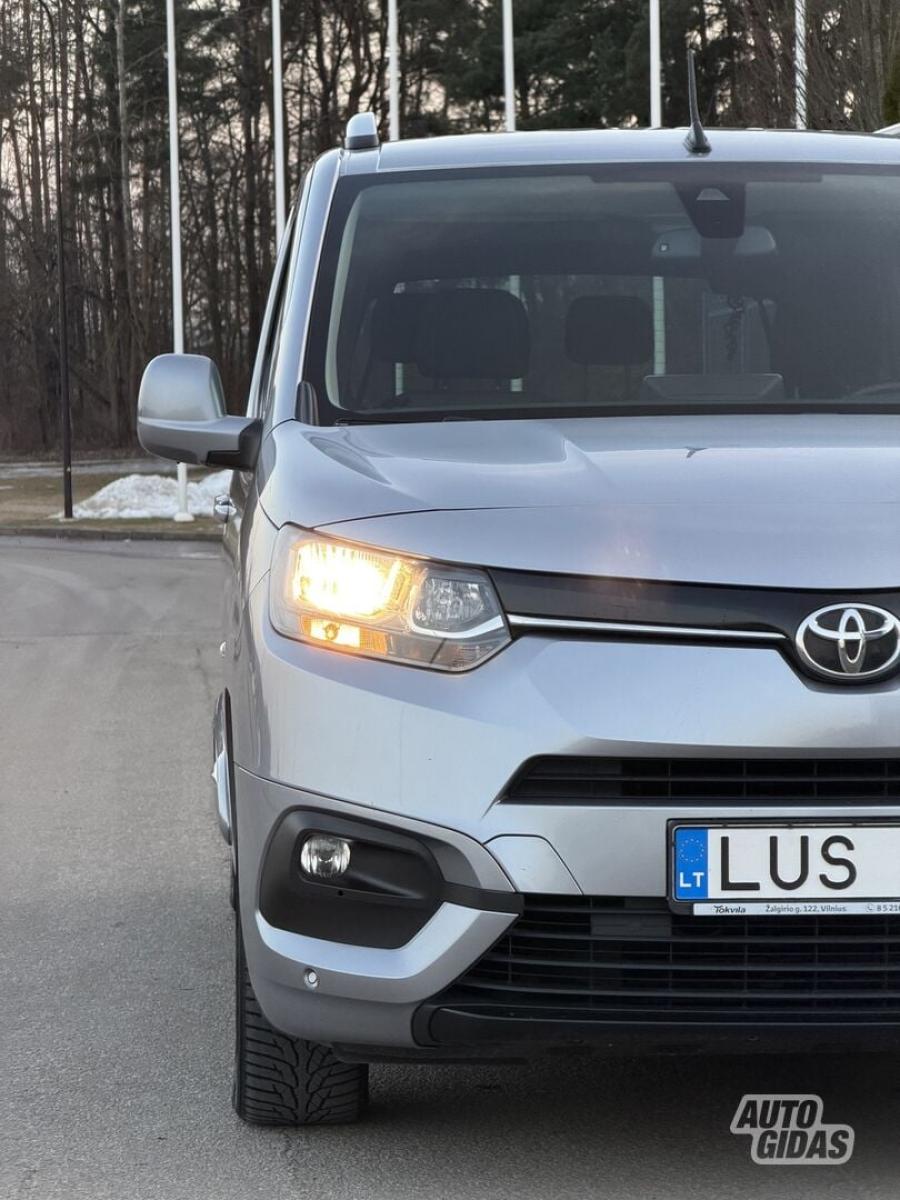 Pelēks Toyota Proace City Verso 2021 Viļņa, ar dzinēja tilpumu 1.20 L un nobraukumu 95 tūkst. km par 16500 €, foto 9 vietnē AUTOMOTO.COM.LV