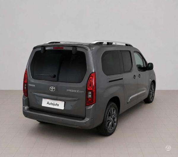 Pelēks Toyota Proace City Verso 2021 Kauņa, ar dzinēja tilpumu 1.20 L un nobraukumu 137 tūkst. km par 14400 €, foto 3 vietnē AUTOMOTO.COM.LV
