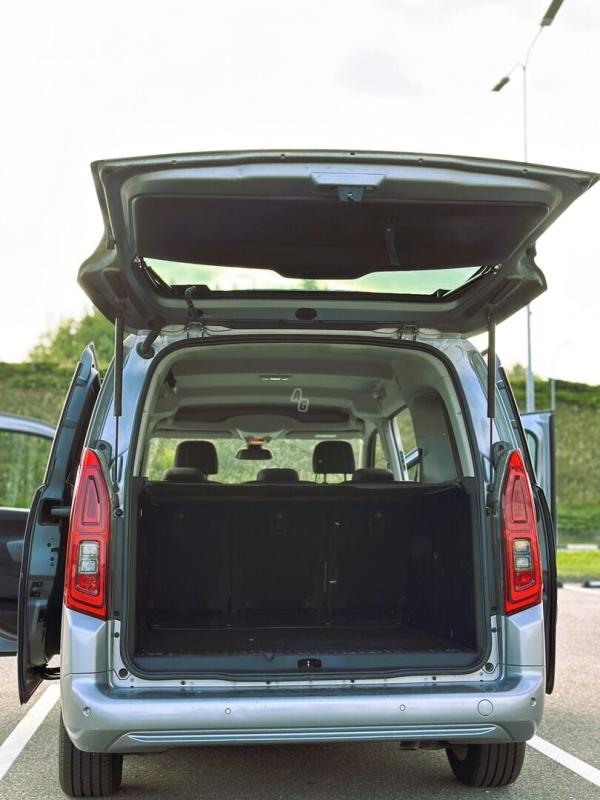 Pelēks Toyota Proace City Verso 2021 Viļņa, ar dzinēja tilpumu 1.50 L un nobraukumu 39 tūkst. km par 22500 €, foto 3 vietnē AUTOMOTO.COM.LV