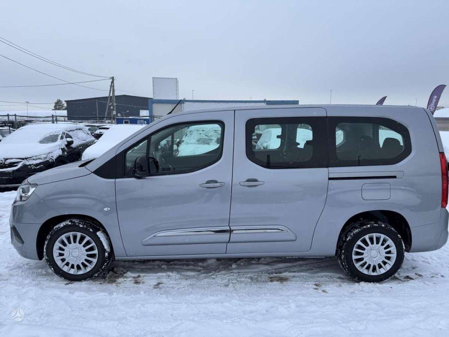 Grey Toyota Proace City Verso 2022 in Kaunas, with an engine capacity of 1.20 L and mileage of 129 thousand km for 17300 €, photo 3 on AUTOMOTO.COM.LV
