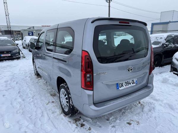 Grey Toyota Proace City Verso 2022 in Kaunas, with an engine capacity of 1.20 L and mileage of 129 thousand km for 17300 €, photo 6 on AUTOMOTO.COM.LV