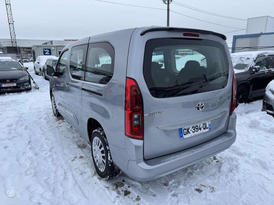 Grey Toyota Proace City Verso 2022 in Kaunas, with an engine capacity of 1.20 L and mileage of 129 thousand km for 17300 €, photo 6 on AUTOMOTO.COM.LV