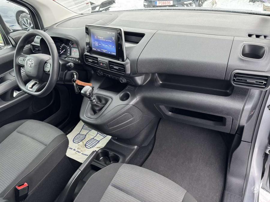 Grey Toyota Proace City Verso 2022 in Kaunas, with an engine capacity of 1.20 L and mileage of 129 thousand km for 17300 €, photo 14 on AUTOMOTO.COM.LV