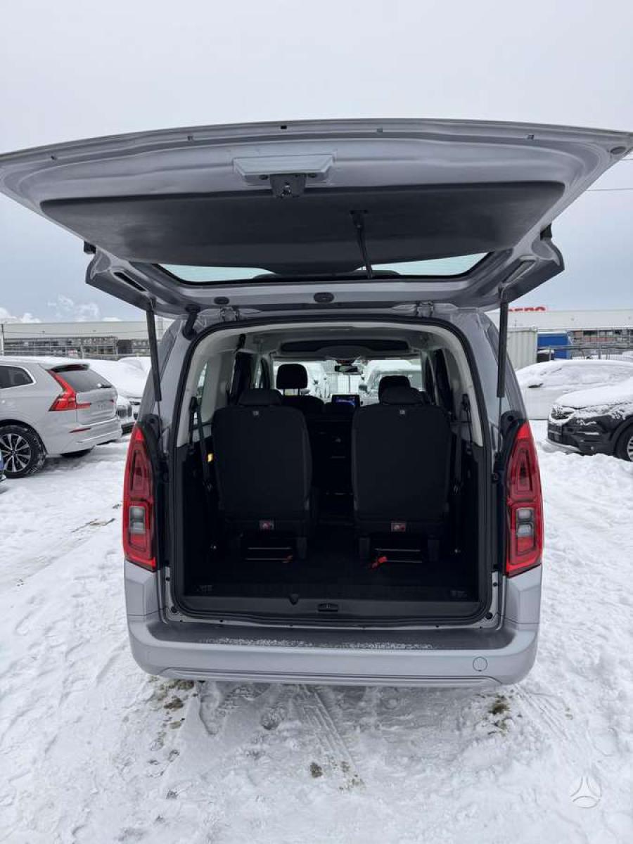 Grey Toyota Proace City Verso 2022 in Kaunas, with an engine capacity of 1.20 L and mileage of 129 thousand km for 17300 €, photo 19 on AUTOMOTO.COM.LV