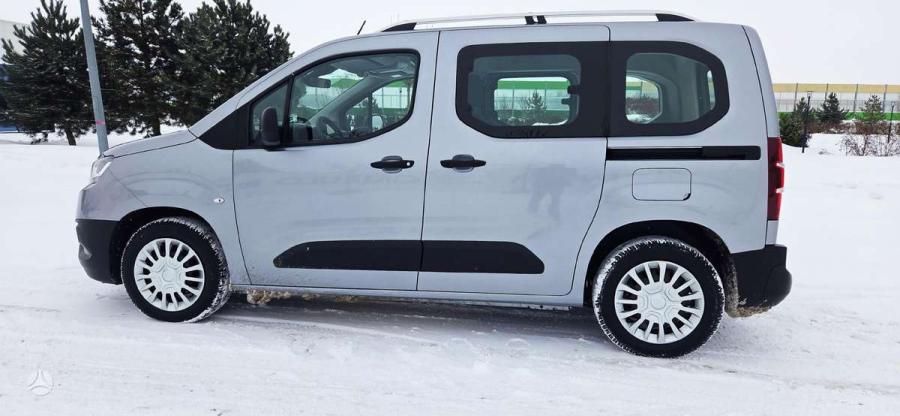Grey Toyota Proace City Verso 2022 in Marijampole, with an engine capacity of 1.50 L and mileage of 123 thousand km for 13950 €, photo 2 on AUTOMOTO.COM.LV