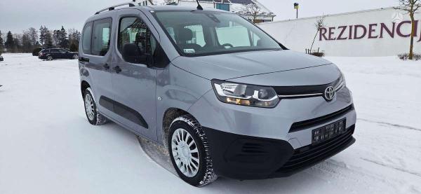 Pelēks Toyota Proace City Verso 2022 Marijampole, ar dzinēja tilpumu 1.50 L un nobraukumu 123 tūkst. km par 13950 €, foto 11 vietnē AUTOMOTO.COM.LV