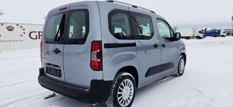 Grey Toyota Proace City Verso 2022 in Marijampole, with an engine capacity of 1.50 L and mileage of 123 thousand km for 13950 €, photo 17 on AUTOMOTO.COM.LV