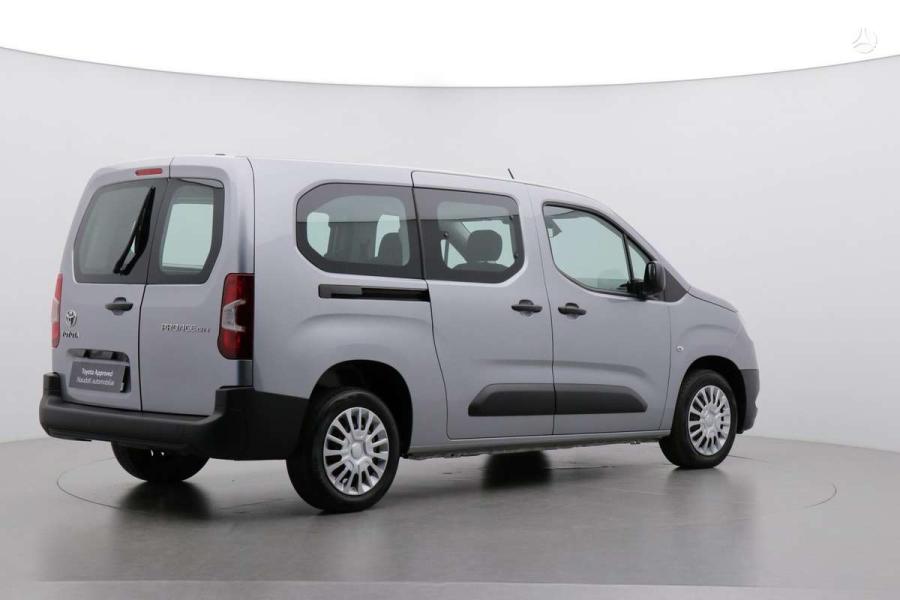 Pelēks Toyota Proace City Verso 2022 Viļņa, ar dzinēja tilpumu 1.20 L un nobraukumu 129 tūkst. km par 13900 €, foto 4 vietnē AUTOMOTO.COM.LV