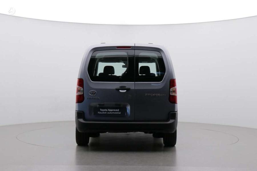 Pelēks Toyota Proace City Verso 2022 Viļņa, ar dzinēja tilpumu 1.20 L un nobraukumu 129 tūkst. km par 13900 €, foto 6 vietnē AUTOMOTO.COM.LV