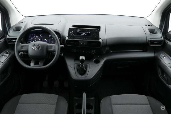 Pelēks Toyota Proace City Verso 2022 Viļņa, ar dzinēja tilpumu 1.20 L un nobraukumu 129 tūkst. km par 13900 €, foto 7 vietnē AUTOMOTO.COM.LV