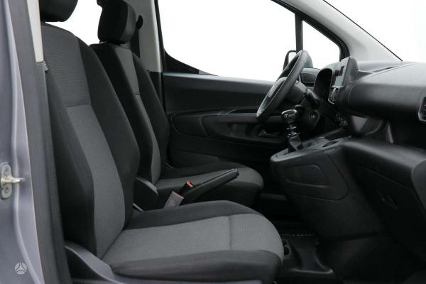Pelēks Toyota Proace City Verso 2022 Viļņa, ar dzinēja tilpumu 1.20 L un nobraukumu 129 tūkst. km par 13900 €, foto 9 vietnē AUTOMOTO.COM.LV
