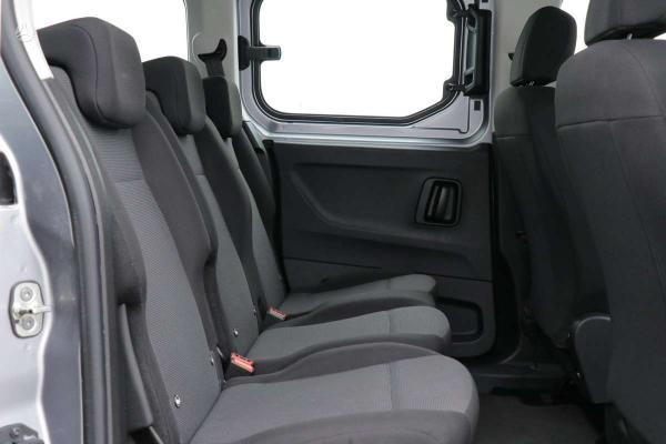 Pelēks Toyota Proace City Verso 2022 Viļņa, ar dzinēja tilpumu 1.20 L un nobraukumu 129 tūkst. km par 13900 €, foto 10 vietnē AUTOMOTO.COM.LV