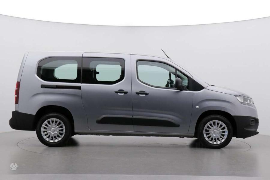 Pelēks Toyota Proace City Verso 2022 Viļņa, ar dzinēja tilpumu 1.20 L un nobraukumu 129 tūkst. km par 13900 €, foto 18 vietnē AUTOMOTO.COM.LV