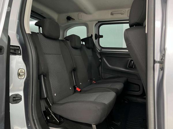 Pelēks Toyota Proace City Verso 2022 Viļņa, ar dzinēja tilpumu 1.50 L un nobraukumu 160 tūkst. km par 13900 €, foto 7 vietnē AUTOMOTO.COM.LV