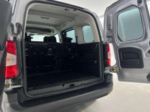 Pelēks Toyota Proace City Verso 2022 Viļņa, ar dzinēja tilpumu 1.50 L un nobraukumu 160 tūkst. km par 13900 €, foto 12 vietnē AUTOMOTO.COM.LV