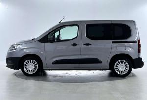 Pelēks Toyota Proace City Verso 2022 Viļņa, ar dzinēja tilpumu 1.50 L un nobraukumu 160 tūkst. km par 13900 €, foto 14 vietnē AUTOMOTO.COM.LV