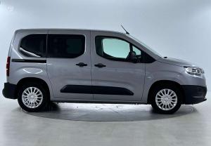 Pelēks Toyota Proace City Verso 2022 Viļņa, ar dzinēja tilpumu 1.50 L un nobraukumu 160 tūkst. km par 13900 €, foto 17 vietnē AUTOMOTO.COM.LV