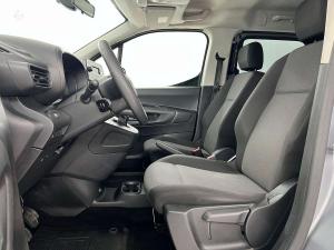 Pelēks Toyota Proace City Verso 2022 Viļņa, ar dzinēja tilpumu 1.50 L un nobraukumu 160 tūkst. km par 13900 €, foto 20 vietnē AUTOMOTO.COM.LV
