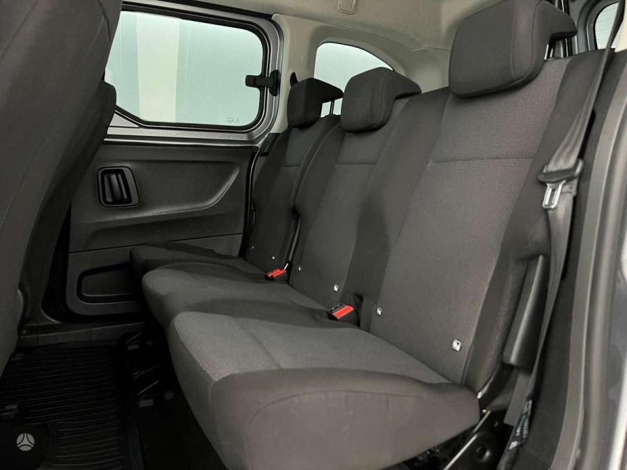 Pelēks Toyota Proace City Verso 2022 Viļņa, ar dzinēja tilpumu 1.50 L un nobraukumu 160 tūkst. km par 13900 €, foto 22 vietnē AUTOMOTO.COM.LV