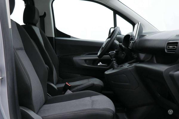 Pelēks Toyota Proace City Verso 2023 Viļņa, ar dzinēja tilpumu 1.20 L un nobraukumu 58 tūkst. km par 17900 €, foto 9 vietnē AUTOMOTO.COM.LV
