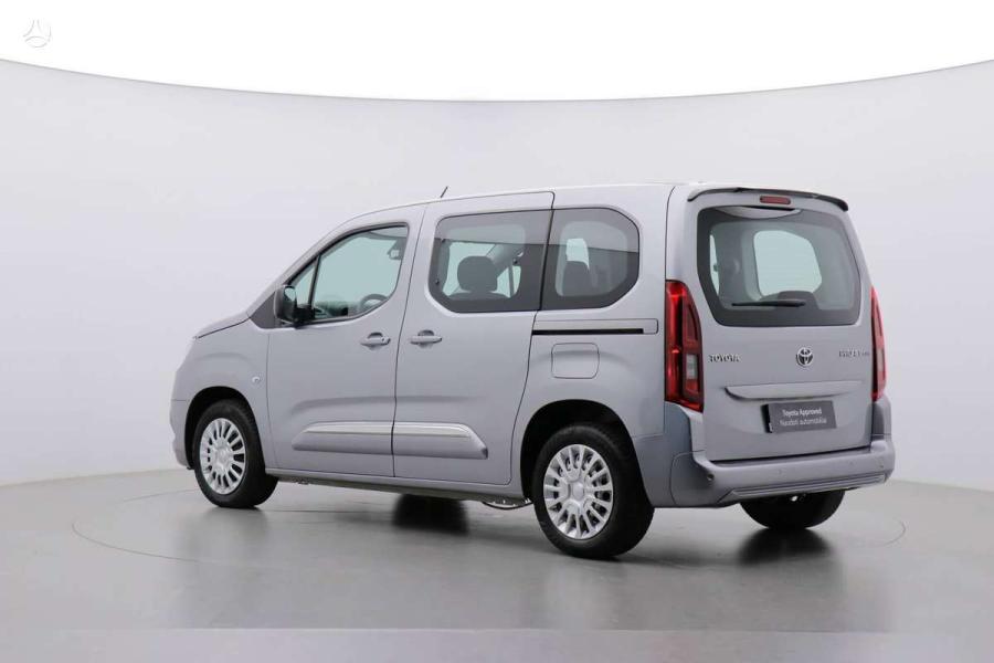 Grey Toyota Proace City Verso 2023 in Vilnius, with an engine capacity of 1.20 L and mileage of 61 thousand km for 17900 €, photo 18 on AUTOMOTO.COM.LV