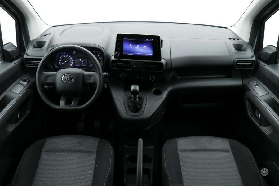 Grey Toyota Proace City Verso 2023 in Vilnius, with an engine capacity of 1.20 L and mileage of 67 thousand km for 16900 €, photo 8 on AUTOMOTO.COM.LV