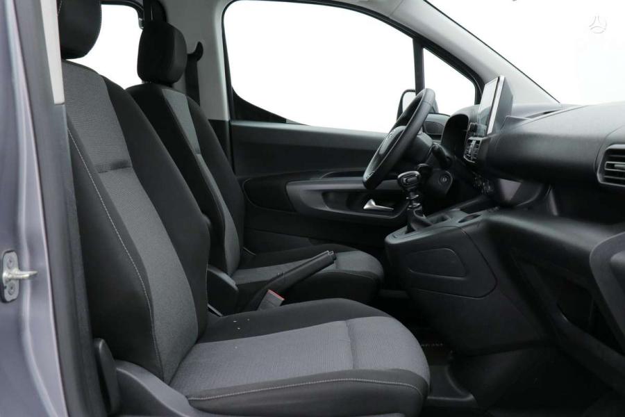 Grey Toyota Proace City Verso 2023 in Vilnius, with an engine capacity of 1.20 L and mileage of 67 thousand km for 16900 €, photo 10 on AUTOMOTO.COM.LV