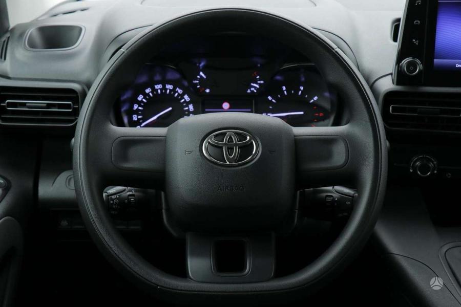 Grey Toyota Proace City Verso 2023 in Vilnius, with an engine capacity of 1.20 L and mileage of 67 thousand km for 16900 €, photo 14 on AUTOMOTO.COM.LV