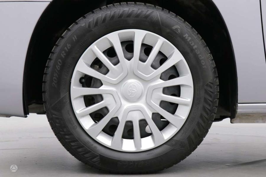 Grey Toyota Proace City Verso 2023 in Vilnius, with an engine capacity of 1.20 L and mileage of 67 thousand km for 16900 €, photo 17 on AUTOMOTO.COM.LV