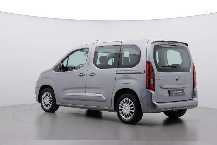 Grey Toyota Proace City Verso 2023 in Vilnius, with an engine capacity of 1.20 L and mileage of 67 thousand km for 16900 €, photo 19 on AUTOMOTO.COM.LV