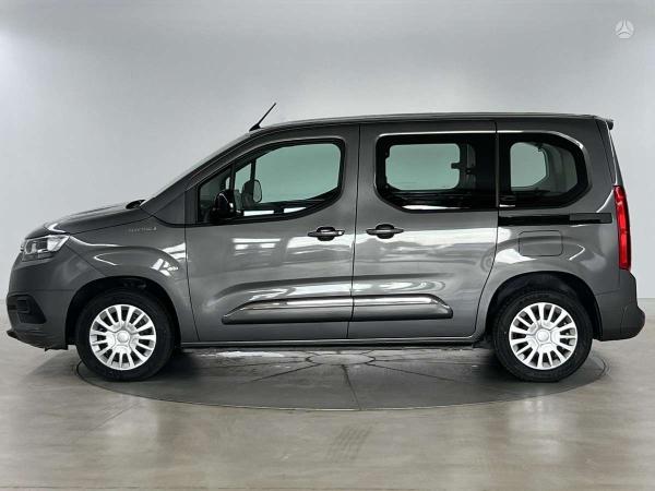 Grey Toyota Proace City Verso 2023 in Vilnius, with an engine capacity of 0.00 L and mileage of 24 thousand km for 19900 €, photo 3 on AUTOMOTO.COM.LV