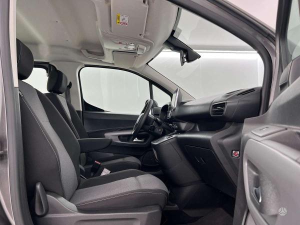 Grey Toyota Proace City Verso 2023 in Vilnius, with an engine capacity of 0.00 L and mileage of 24 thousand km for 19900 €, photo 6 on AUTOMOTO.COM.LV