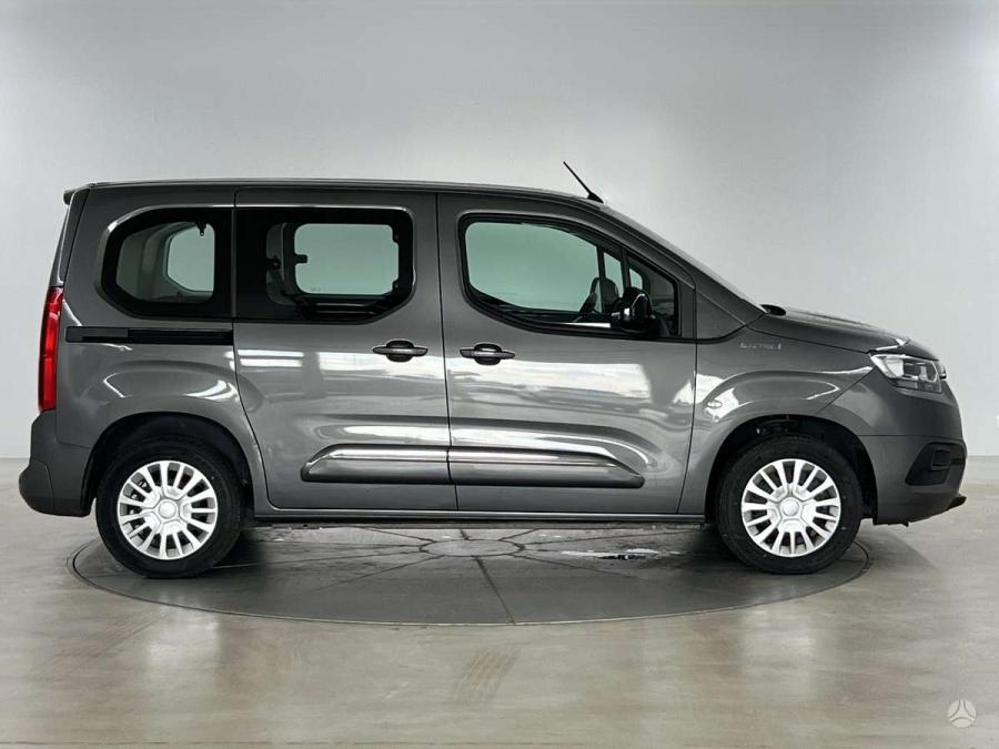Grey Toyota Proace City Verso 2023 in Vilnius, with an engine capacity of 0.00 L and mileage of 24 thousand km for 19900 €, photo 17 on AUTOMOTO.COM.LV
