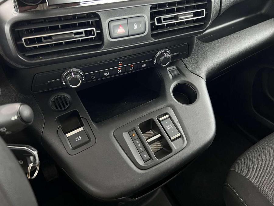 Grey Toyota Proace City Verso 2023 in Vilnius, with an engine capacity of 0.00 L and mileage of 24 thousand km for 19900 €, photo 24 on AUTOMOTO.COM.LV