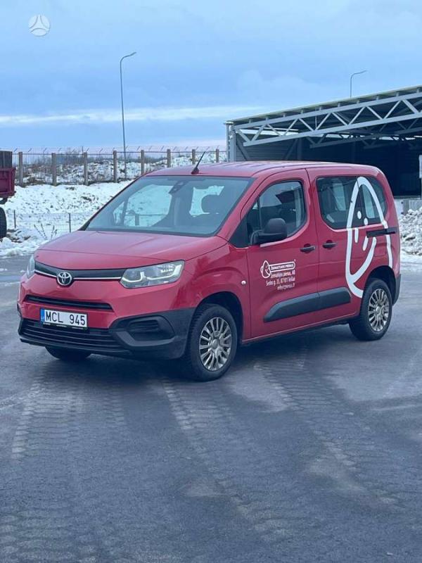 Sarkans Toyota Proace City Verso 2021 Telšiai, ar dzinēja tilpumu 1.50 L un nobraukumu 111 tūkst. km par 15000 €, foto 3 vietnē AUTOMOTO.COM.LV
