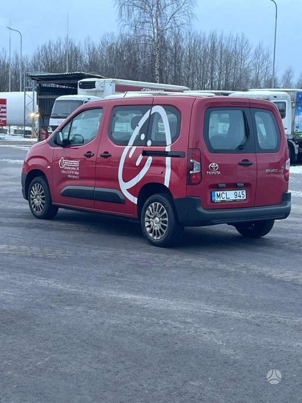 Sarkans Toyota Proace City Verso 2021 Telšiai, ar dzinēja tilpumu 1.50 L un nobraukumu 111 tūkst. km par 15000 €, foto 5 vietnē AUTOMOTO.COM.LV