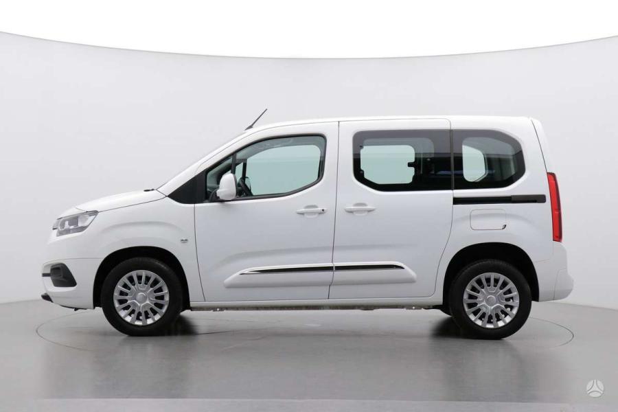 Balts Toyota Proace City Verso 2021 Viļņa, ar dzinēja tilpumu 1.50 L un nobraukumu 110 tūkst. km par 16900 €, foto 5 vietnē AUTOMOTO.COM.LV