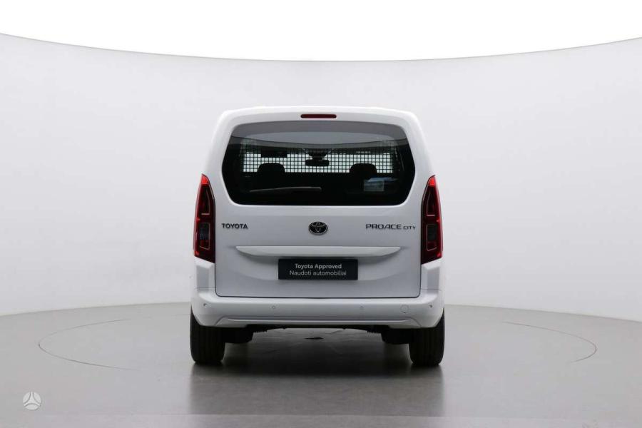 Balts Toyota Proace City Verso 2021 Viļņa, ar dzinēja tilpumu 1.50 L un nobraukumu 110 tūkst. km par 16900 €, foto 6 vietnē AUTOMOTO.COM.LV