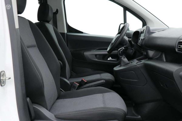 Balts Toyota Proace City Verso 2021 Viļņa, ar dzinēja tilpumu 1.50 L un nobraukumu 110 tūkst. km par 16900 €, foto 9 vietnē AUTOMOTO.COM.LV