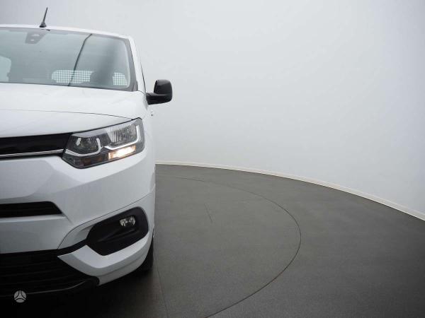 Toyota Proace City Verso 2022 Viļņa vietnē Balts Toyota Proace City Verso 2022 Viļņa, ar dzinēja tilpumu 1.50 L un nobraukumu 148 tūkst. km par 12700 €, foto 5 vietnē AUTOMOTO.COM.LV