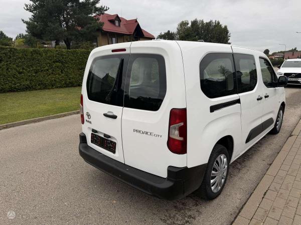 Toyota Proace City Verso 2022 in Vievis on AUTOMOTO.COM.LV White Toyota Proace City Verso 2022 in Vievis, with an engine capacity of 1.50 L and mileage of 192 thousand km for 10700 β¬, photo 5 on AUTOMOTO.COM.LV