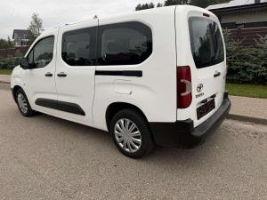 White Toyota Proace City Verso 2022 in Vievis, with an engine capacity of 1.50 L and mileage of 192 thousand km for 10700 €, photo 6 on AUTOMOTO.COM.LV