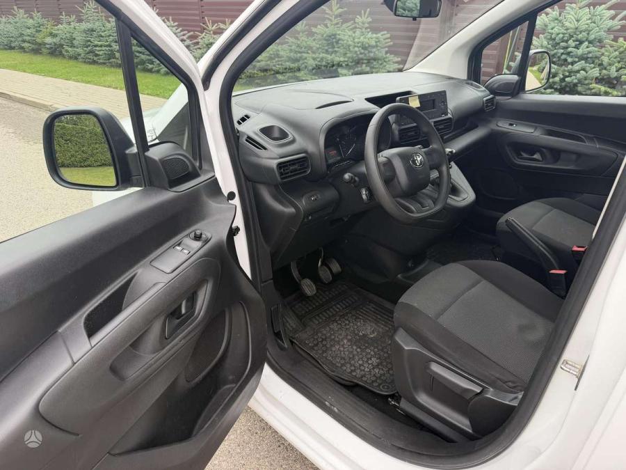 White Toyota Proace City Verso 2022 in Vievis, with an engine capacity of 1.50 L and mileage of 192 thousand km for 10700 €, photo 8 on AUTOMOTO.COM.LV