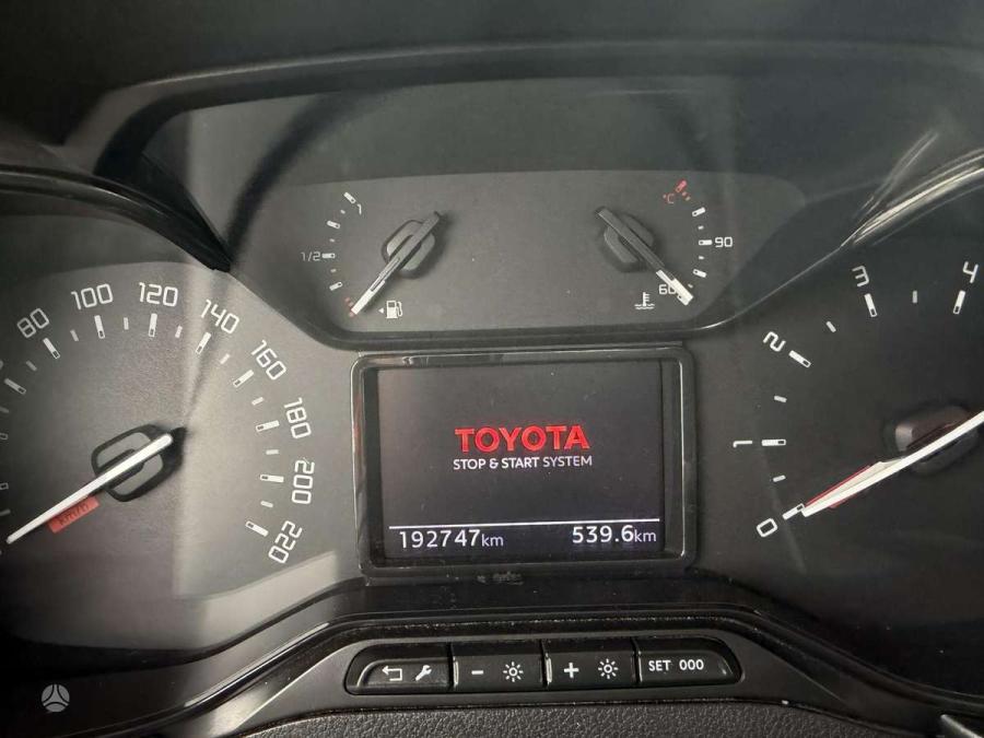 White Toyota Proace City Verso 2022 in Vievis, with an engine capacity of 1.50 L and mileage of 192 thousand km for 10700 €, photo 9 on AUTOMOTO.COM.LV