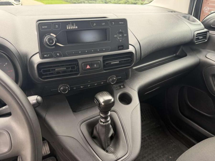 White Toyota Proace City Verso 2022 in Vievis, with an engine capacity of 1.50 L and mileage of 192 thousand km for 10700 €, photo 10 on AUTOMOTO.COM.LV